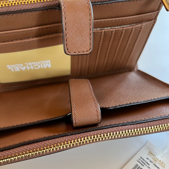 Michael Kors | Bags | Michael Kors Mercer Md Drawstring Bucket ...